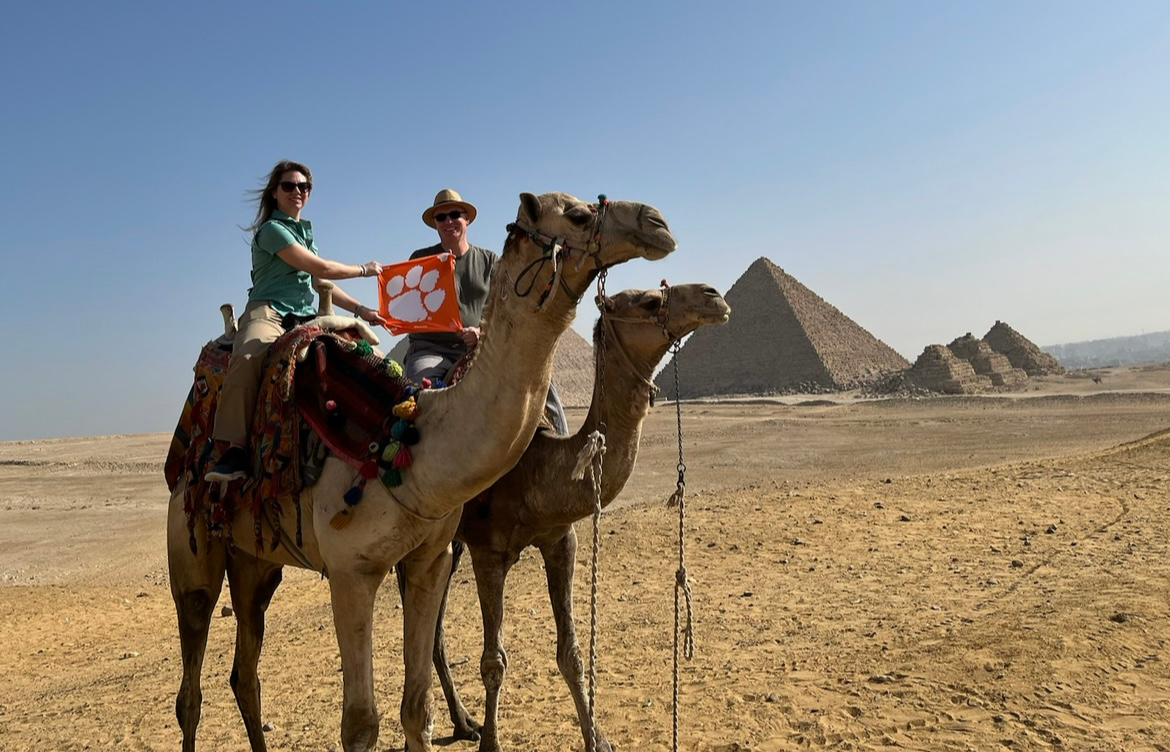 Egypt: Carolyn Emmons ’00 and Jason Stone ’00 – Clemson World Magazine